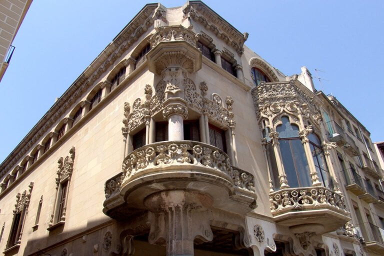 Reus: la città del vermut e dell'architettura modernista - Bikeitalia.it