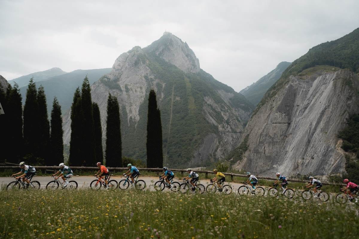 99 volte Pogačar, re anche del Delfinato - Bikeitalia.it